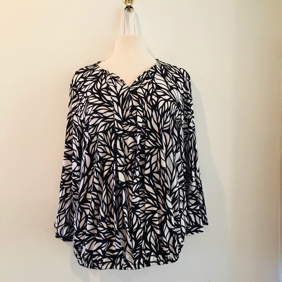 Rafaella | Tops | Rafaella Black And White Patterned Top Size S | Poshmark